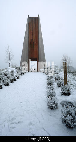 Pyramid-shaped mountain in the Scottish highlands Stock Photo - Alamy