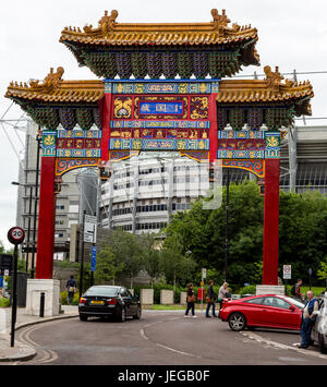 Chinatown Gate, Chinatown, Newcastle upon Tyne, England, UK Stock Photo ...