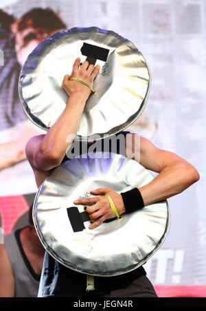 London, UK. Cast of Stomp performing at West End Live held at Trafalgar ...