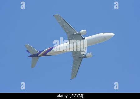 Airbus A300-600R Take off Stock Photo - Alamy
