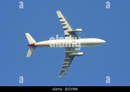 Airbus A300-600R Take off Stock Photo - Alamy