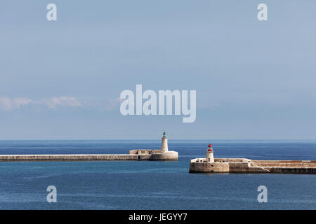 beacon at the harbor entrance to grand harbour - valletta,malta Stock ...