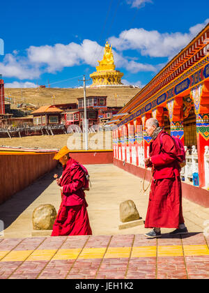 Shacks of monk at Yarchen Gar Monastery in Garze Tibetan, Sichuan ...