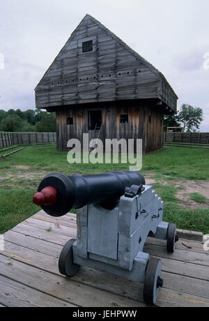 Cannon at Fort George National Historic Site on Queen's Parade in ...