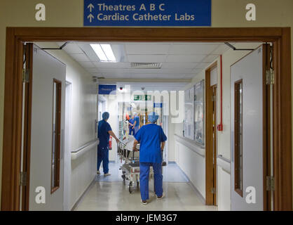 Operating theatre In a cardiac surgery ward Stock Photo - Alamy