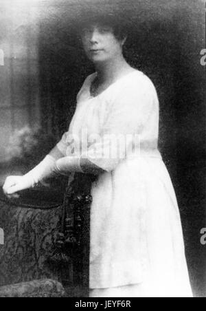 nora barnacle, wife of james joyce with children Stock Photo - Alamy