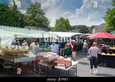 Bakewell Derbyshire, Busy market day every Monday. People shopping ...
