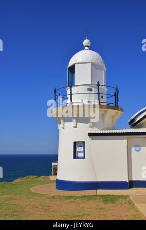 Pacific coast in Port Macquarie, small lighthouse Stock Photo - Alamy