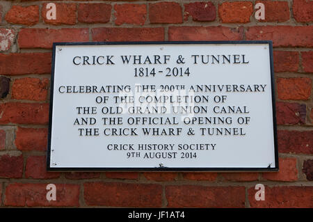 The Grand Union Canal at Crick Wharf, Northamptonshire, England, UK ...