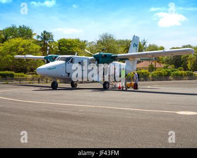 Light Aircraft at Mustique Airport, Mustique Stock Photo - Alamy