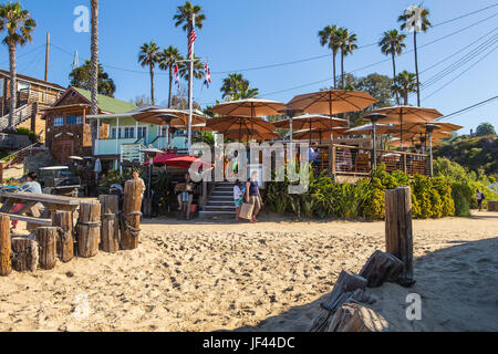 Outdoor dining at The Beachcomber Cafe, Crystal Cove State Park Stock ...