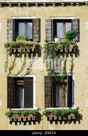 Typical venetian style window, architectural detail from Venice, Veneto ...