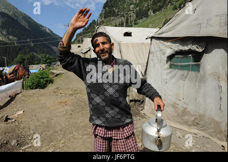 Tea vendor, amalgam to Chandigarh, amarnath yatra, jammu Kashmir, India ...