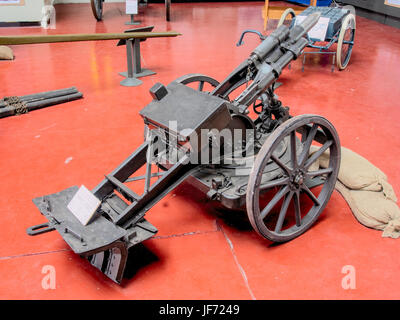 The Leichte Minenwerfer Model 1916, a German World War I light mortar ...
