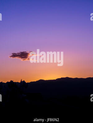 Sunset over the Mohave desert Stock Photo - Alamy