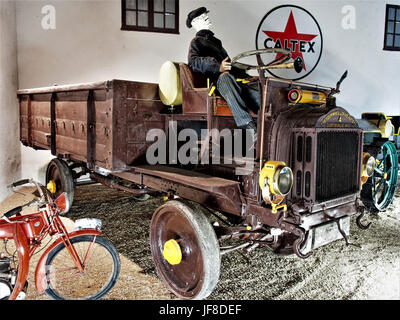 The 1912 Four Wheel Drive Auto Co. camion, with a 50 horsepower engine ...