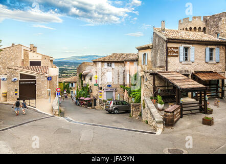 Street of medieval village of Gordes, Provence, France Stock Photo - Alamy