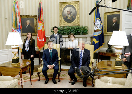 President Donald Trump meets with President Moon Jae-in of the Republic ...
