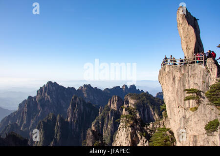 Flying Rock Huangshan Mountains China Stock Photo - Alamy