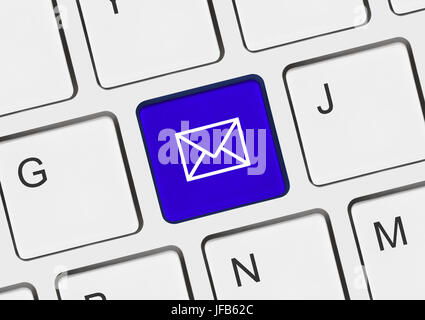 Letter E key on a laptop keyboard Stock Photo - Alamy