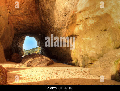 Open cave at One Thousand Steps Beach Stock Photo - Alamy