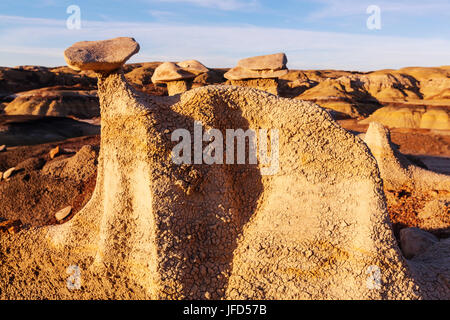 Stone Wings, bizarre rock formations in Bisti Badlands, New Mexico, USA ...