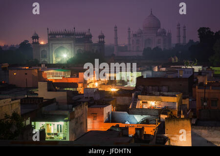 Slums in Agra. Uttar Pradesh. India Stock Photo - Alamy