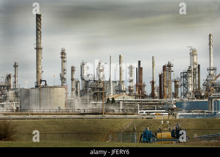 Oil refinery in Sarnia Canada Stock Photo - Alamy