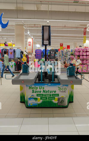 Hyperstar Supermarket Checkout, Lahore, Pakistan Stock Photo - Alamy