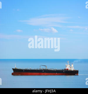 Oil Products Tanker SEA HORIZON Stock Photo - Alamy