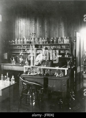 Thomas Edison in his laboratory Stock Photo - Alamy