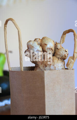 Knob of fresh ginger root Stock Photo - Alamy