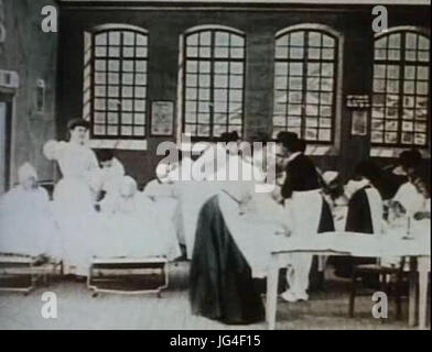 Méliès Le voyage a travers l impossible1904 colorizée 23 Stock Photo ...