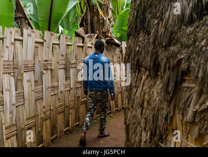 Gamo Gofa Ethiopia Africa man weaving in Gamo Tribe traditional methods ...