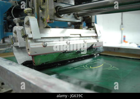 Automatic industrial screen printing machine branding t shirt garment ...
