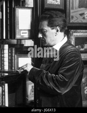Portrait of Sacha Guitry, 1930s Stock Photo - Alamy