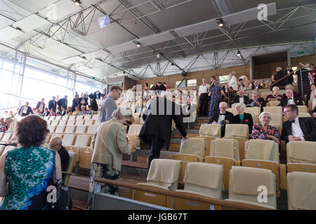 Opera goers at the Opera House, Garsington Opera, Wormsley Park ...