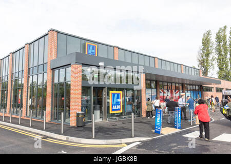 exterior picture of an Aldi supermarket Stock Photo - Alamy
