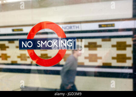 No Smoking London Underground tube sign in London Stock Photo - Alamy