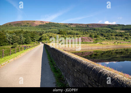 Rhodeswood reservoir in the Longdendale Valley, Peak District ...