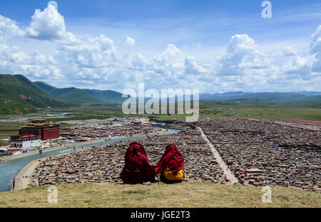 Shacks of monk at Yarchen Gar Monastery in Garze Tibetan, Sichuan ...