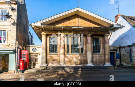 Stamford town centre Public Library on the High St with shops and ...