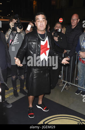 Robbie Williams seen arriving back at his hotel in Manchester Featuring ...