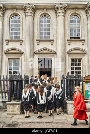 graduation ceremony cambridge senate house Stock Photo - Alamy