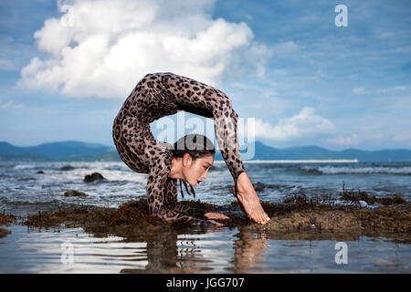 Hainan, China. 6th July, 2017. Chinese contortionist Liu Teng performs ...