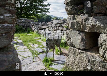 Statue of the dog Gelert, Beddgelert (Gelert's Grave) in the village of ...