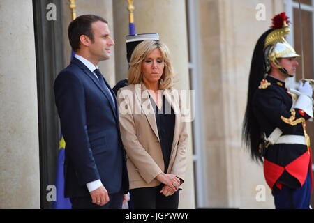France's President Emmanuel Macron welcome Mr. Prabowo Subianto ...