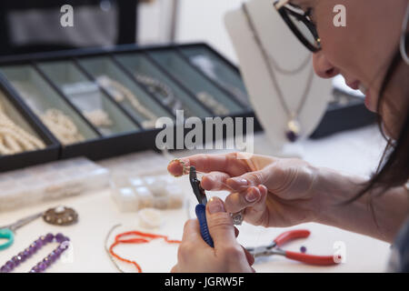 Jeweler at work, crafting in a jewelery workshop Stock Photo - Alamy