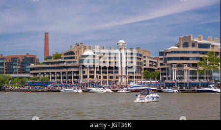 WASHINGTON, DC, USA - The Washington Harbour, a development on the ...