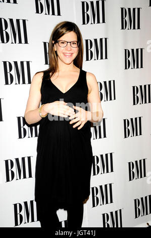 Lisa Loeb arrives at the 60th Annual GRAMMY Awards red carpet at ...